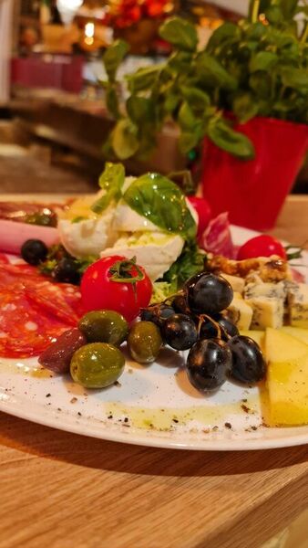 Angajare Bucatari Trattoria Roz Cafe - anuntul.ro